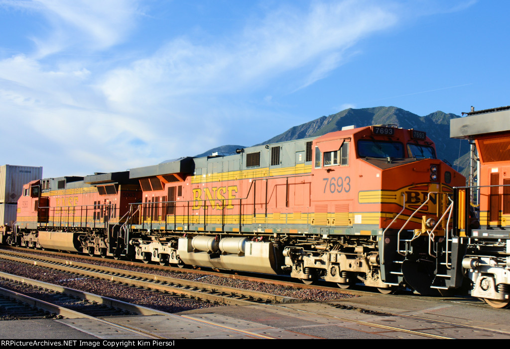BNSF 7693